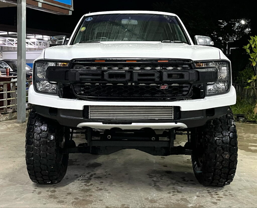 Old Ford Ranger Gets Raptor Looks, But It’s All Bark, No Bite | Carscoops