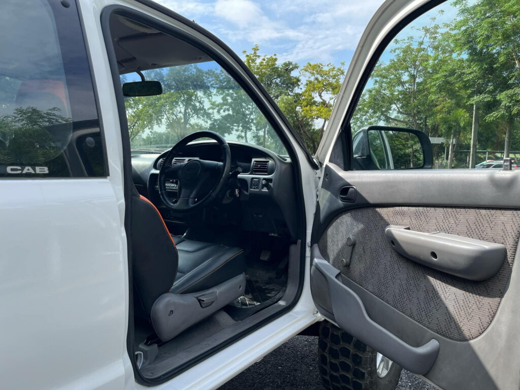 Old Ford Ranger Gets Raptor Looks, But It’s All Bark, No Bite | Carscoops