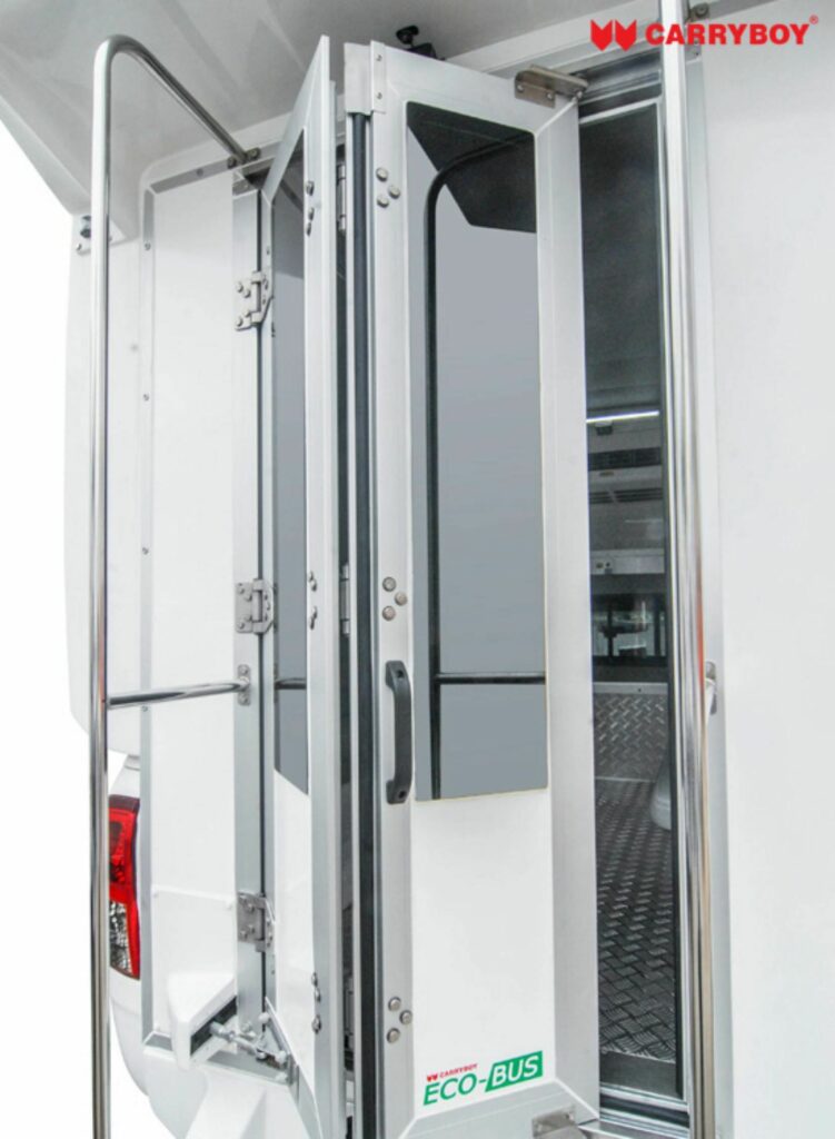 Thai Company Turns Toyota Hilux And Crew Into Minibuses For Monks, Nuns ...