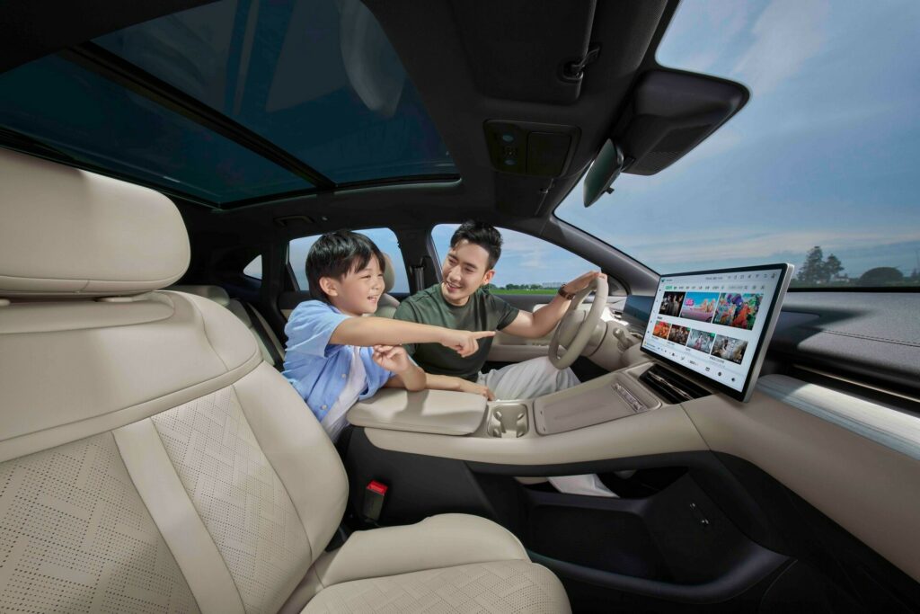 GM’s Wuling Unveils Starlight S Crossover With Plug-In Hybrid And ...