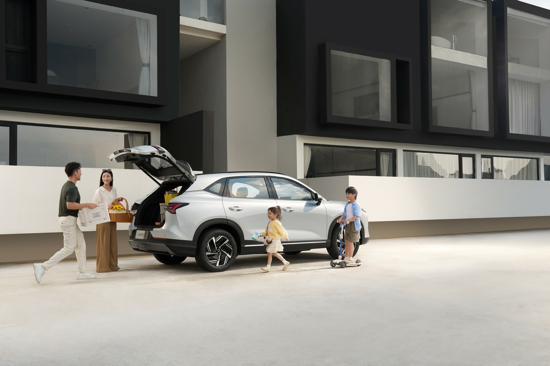 GM’s Wuling Unveils Starlight S Crossover With Plug-In Hybrid And ...