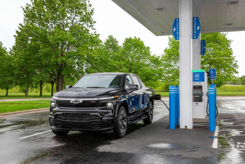 Chevy Expands 2025 Silverado EV Range With New LT And Battery Options ...