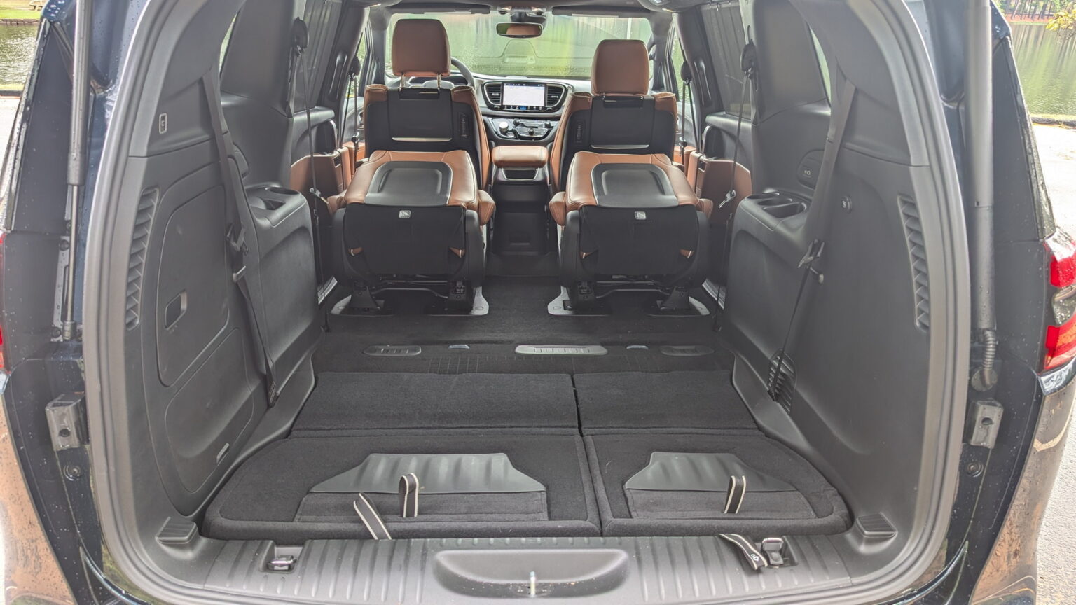 Review: 2024 Chrysler Pacifica Hybrid Pinnacle Leans Into Luxury ...