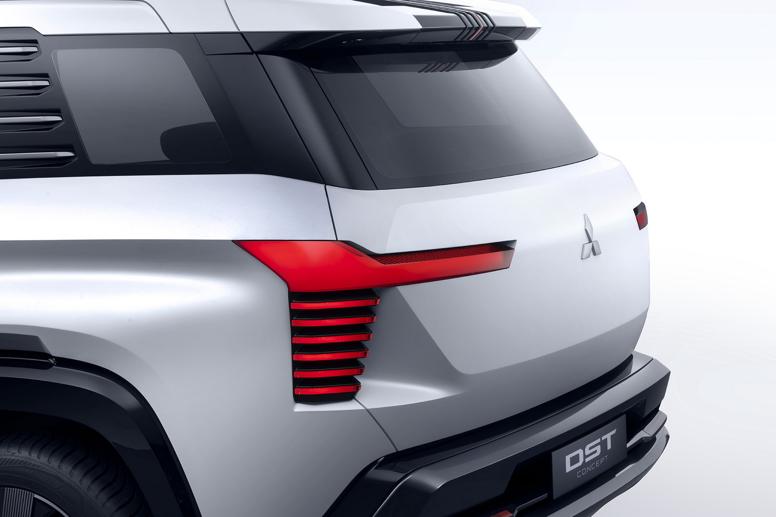 Mitsubishi DST Concept Previews 7-Seater SUV With Boxy Looks For Asia ...