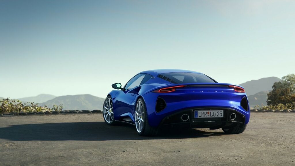 2025 Lotus Emira Turbo SE Lands With 400 HP Four-Pot From AMG | Carscoops