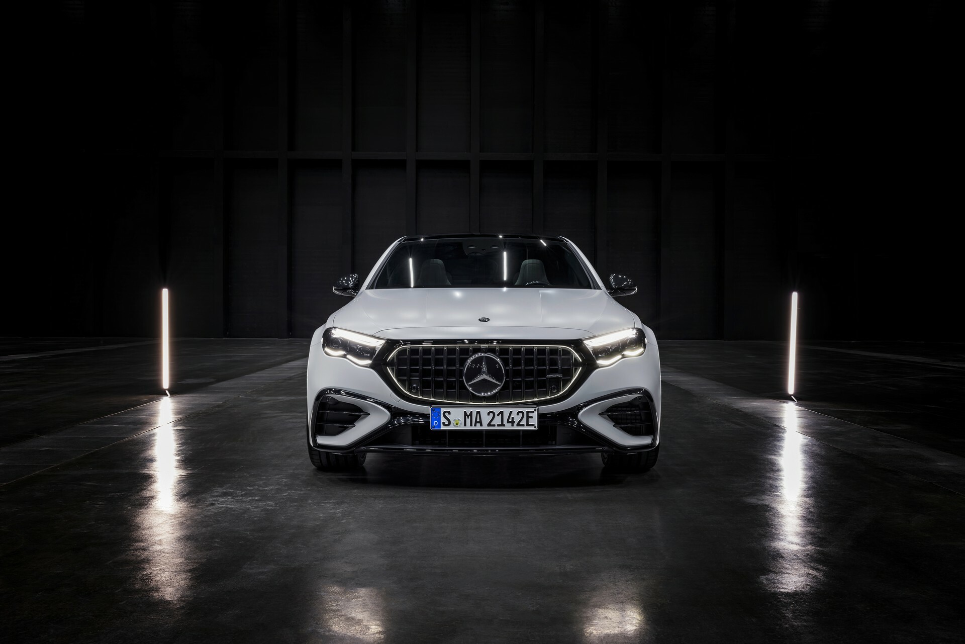 2025 Mercedes-AMG E 53 Is A Pricey Plug-In Hybrid With A Straight-Six ...