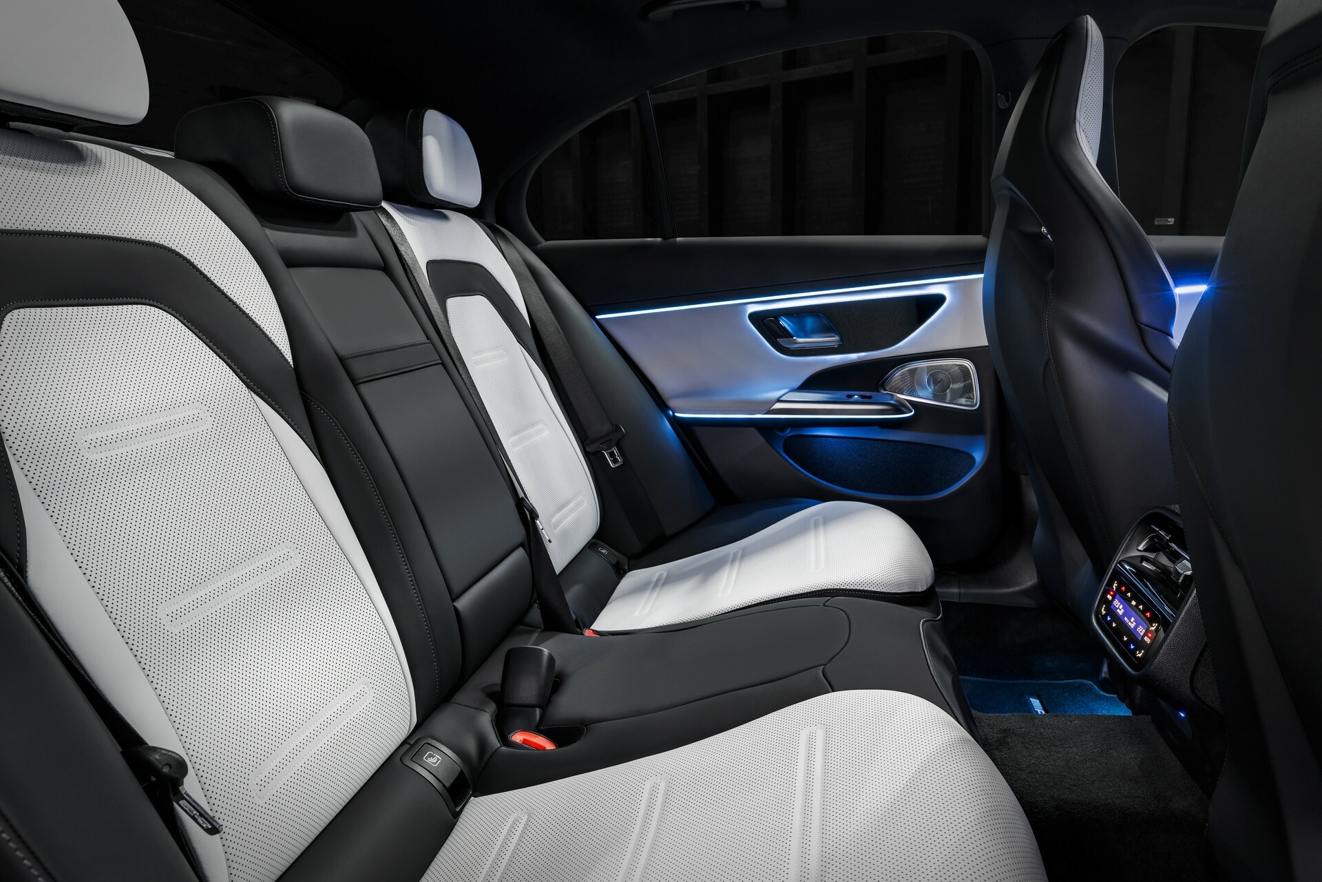 2025 Mercedes-AMG E 53 Is A Pricey Plug-In Hybrid With A Straight-Six ...