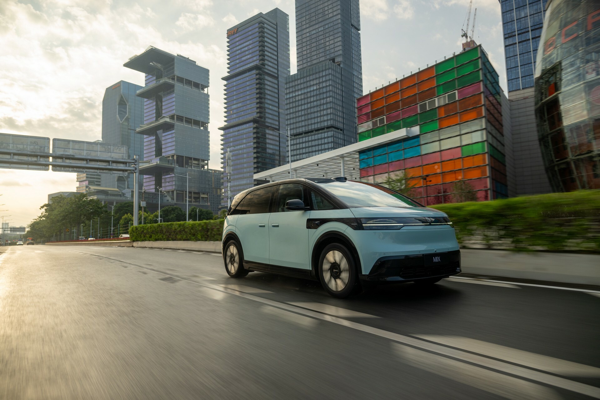 The New Zeekr Mix Is China’s Space-Age Answer To VW’s ID. Buzz | Carscoops