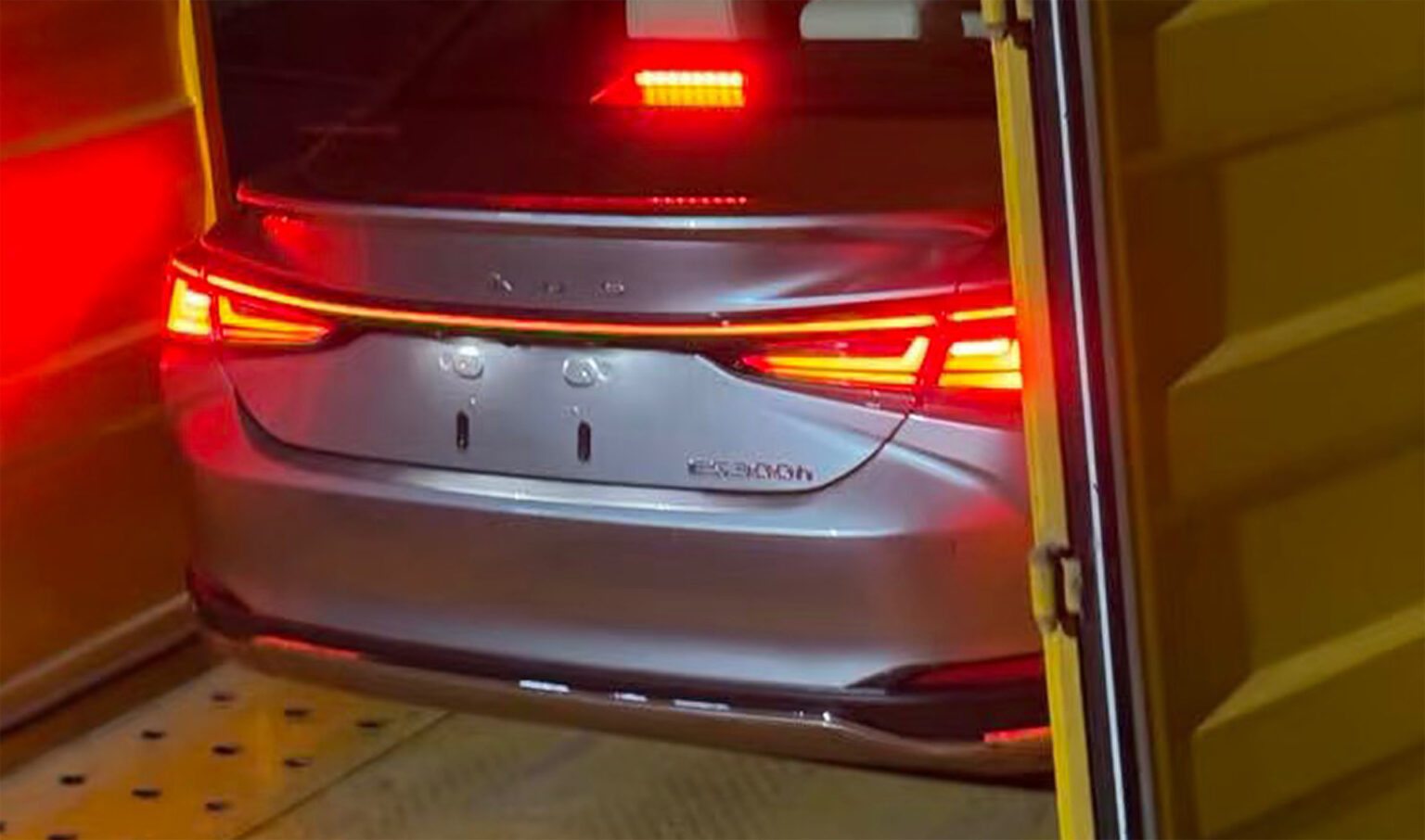 2026 Lexus ES Fully Exposed In New Photos | Carscoops