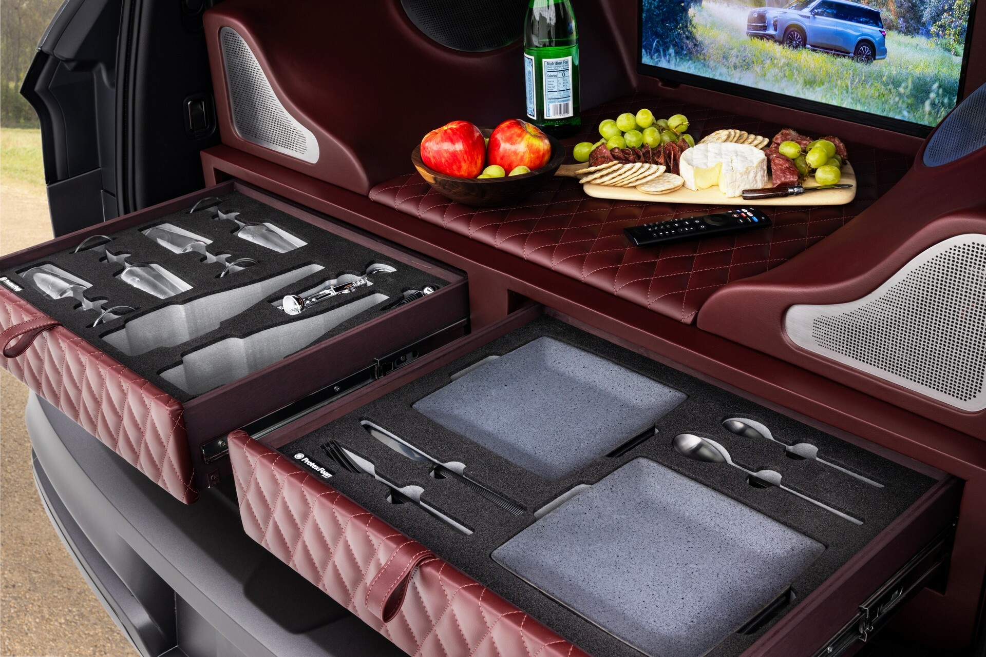 Infiniti’s Autograph Lounge Concept Takes Tailgating To Luxurious New ...