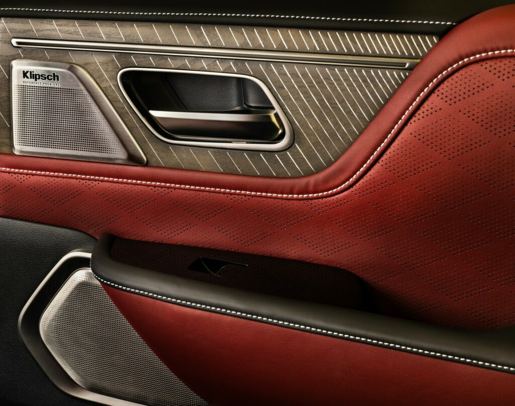 Infiniti’s Autograph Lounge Concept Takes Tailgating To Luxurious New ...