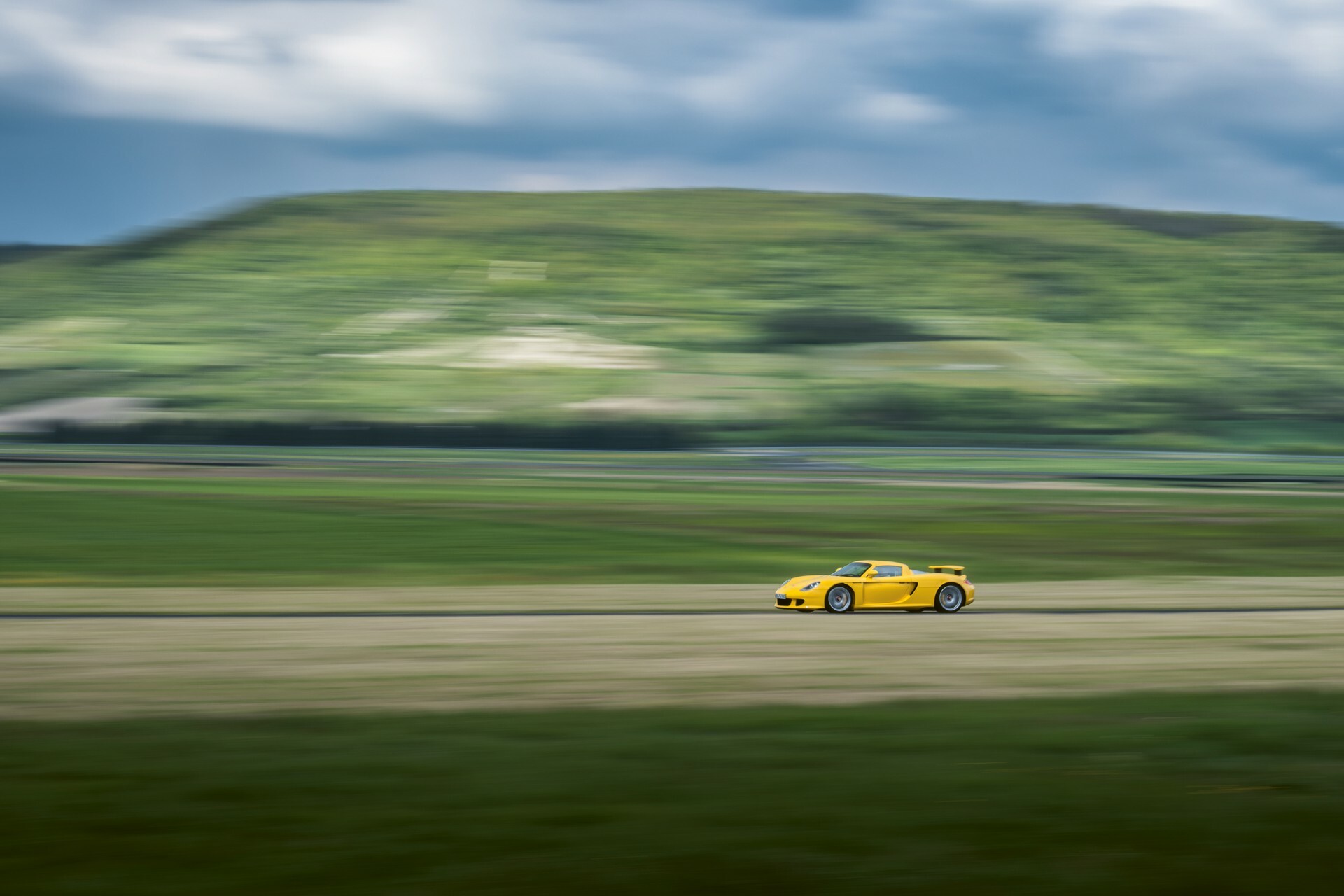 20 Years Later, Porsche’s Carrera GT Gets New Michelin Tires Making It ...