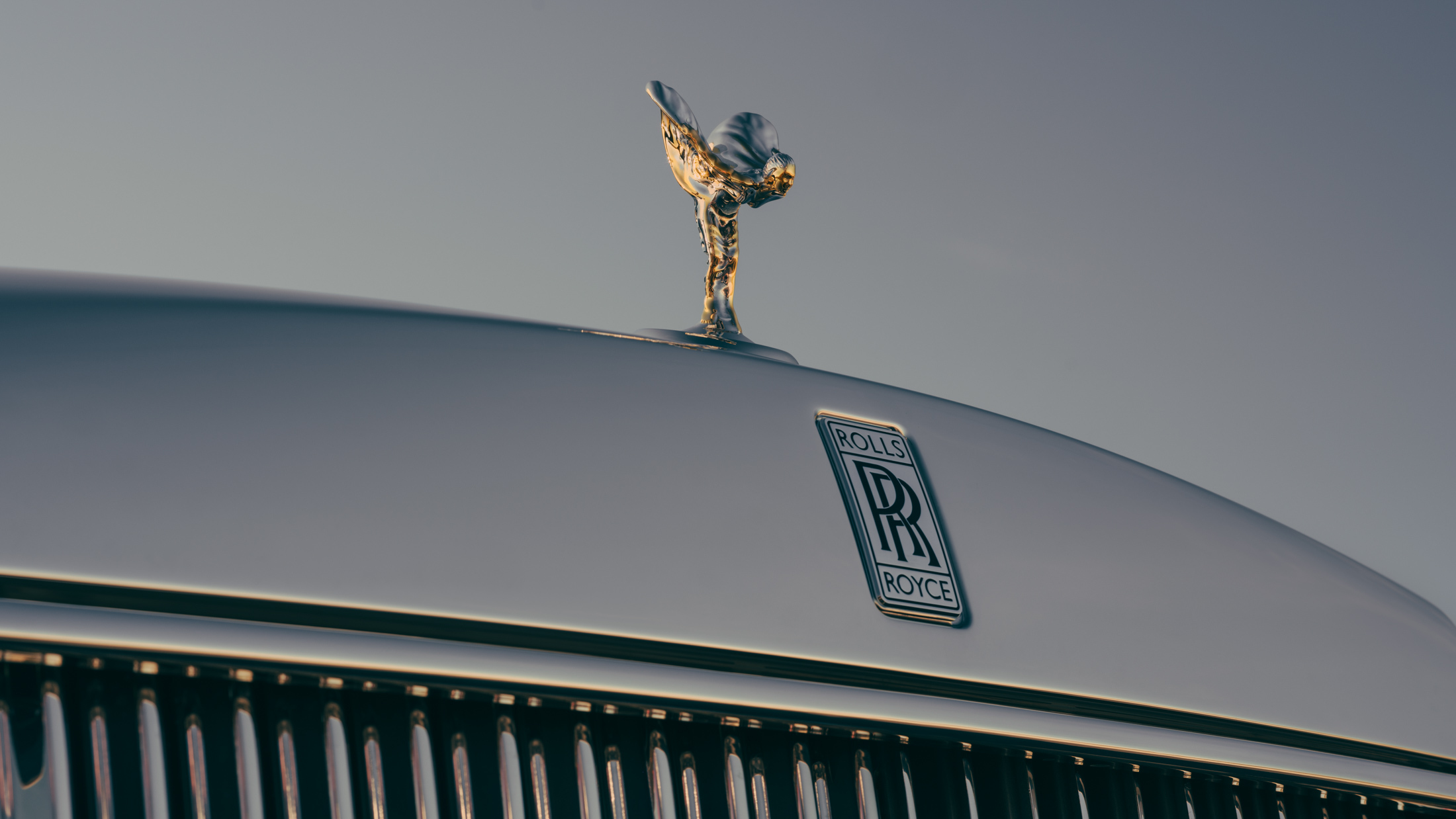 One-Off Rolls Royce ‘Goldfinger’ Phantom Has A Real Car-Shaped Gold Bar ...