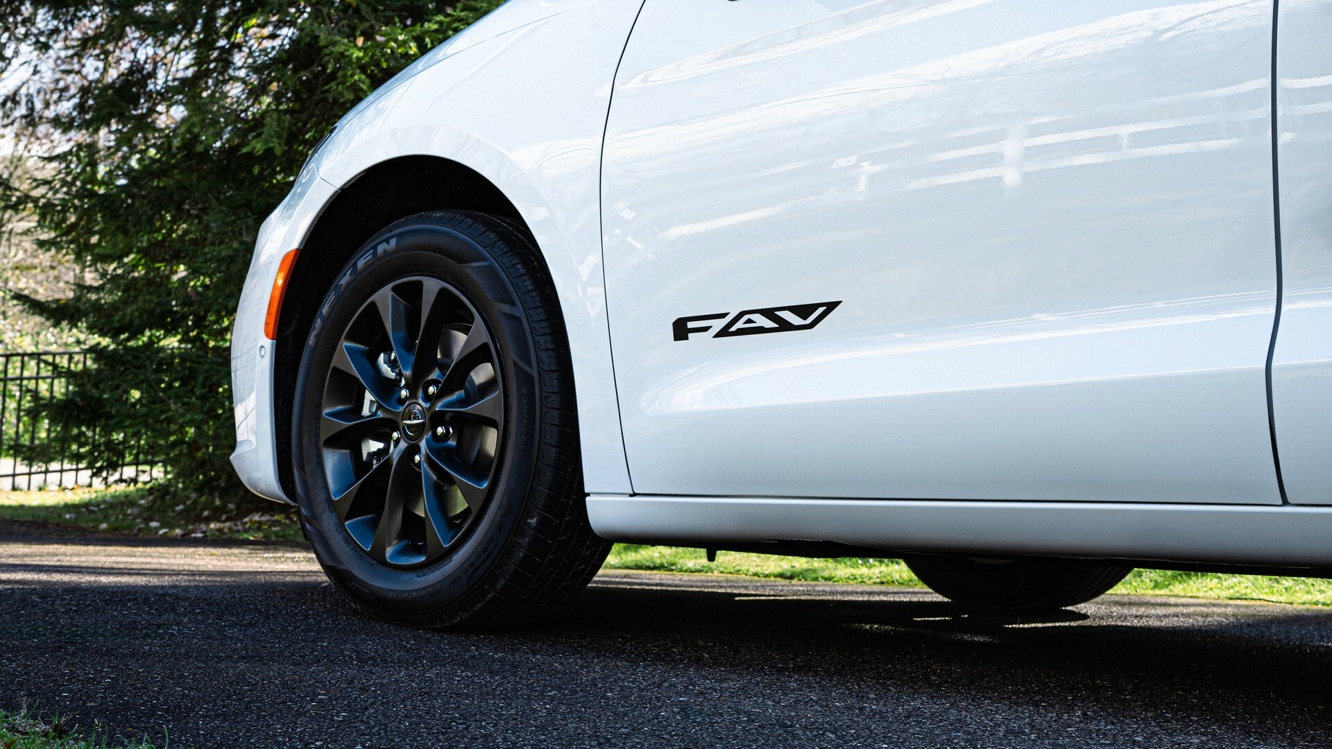 2025 Chrysler Pacifica FAV Edition Promises Adventure, Delivers A Roof ...