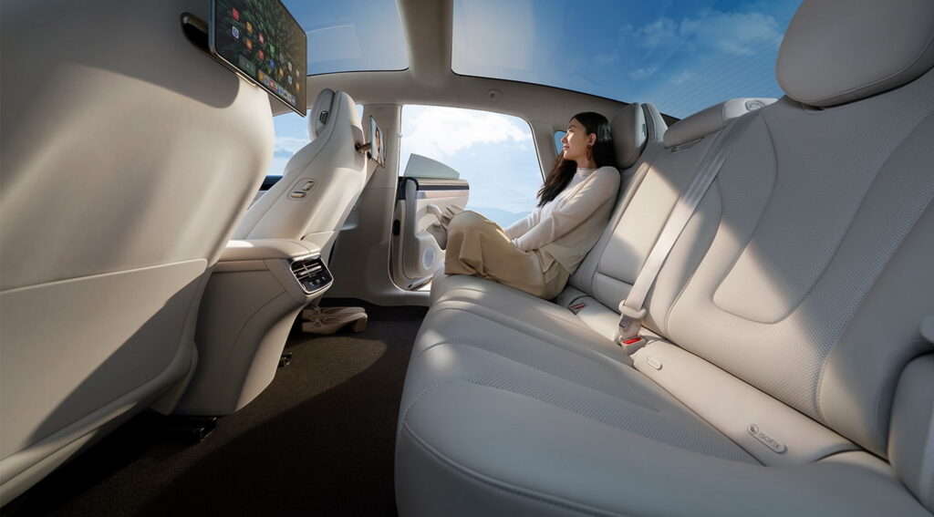 Huawei’s Updated Luxeed S7 Undercuts Rival Tesla Model 3 | Carscoops