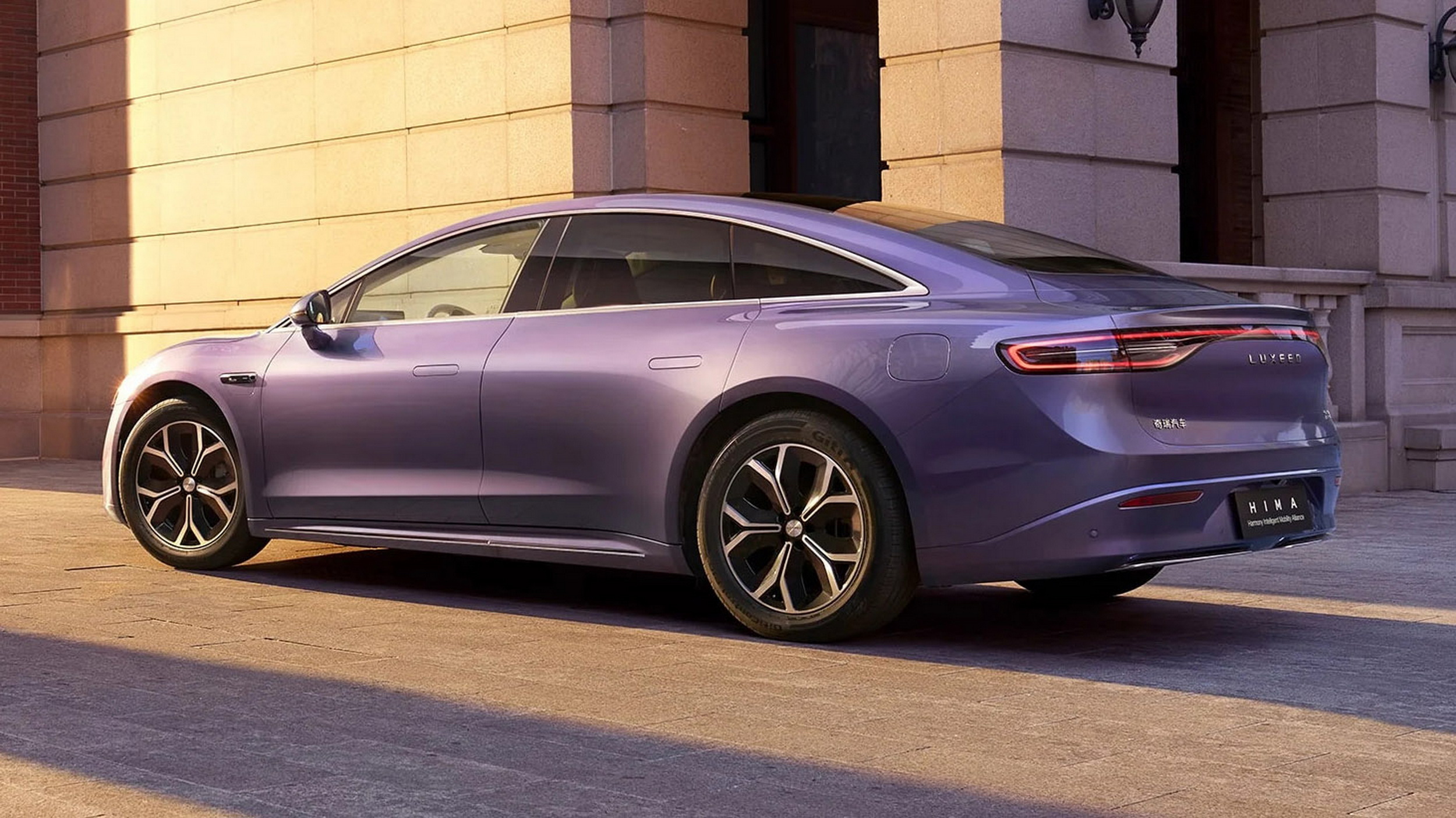Huawei’s Updated Luxeed S7 Undercuts Rival Tesla Model 3 | Carscoops