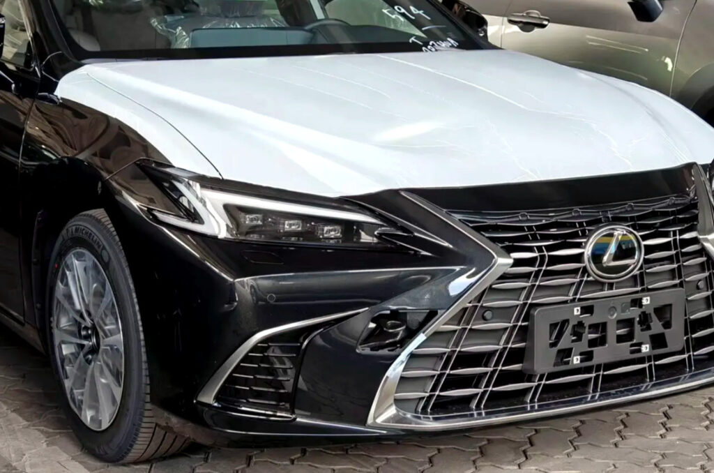 2026 Lexus ES Fully Exposed In New Photos | Carscoops