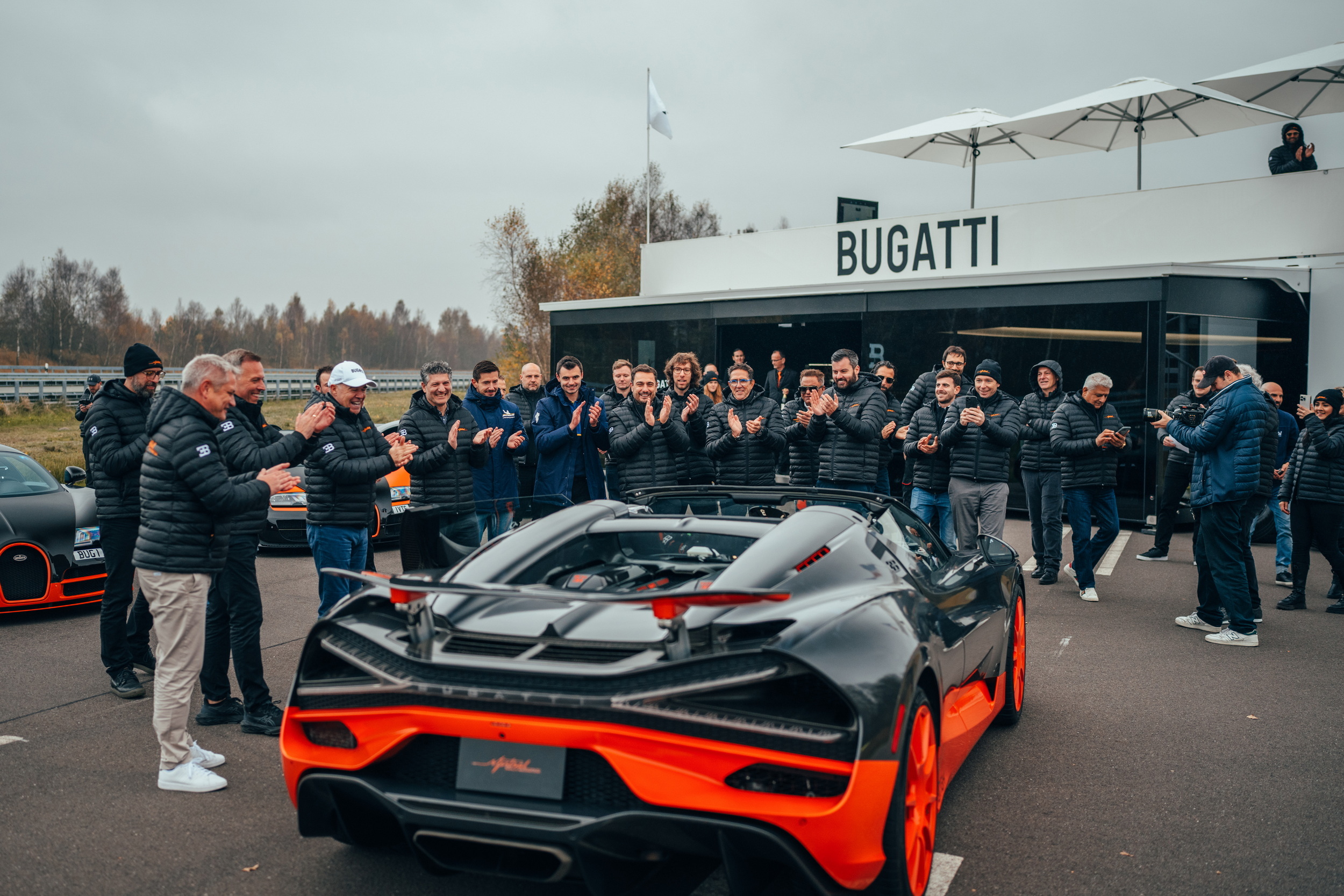 Bugatti W16 Mistral Takes Top Speed Record For Open-Top Cars Home After ...