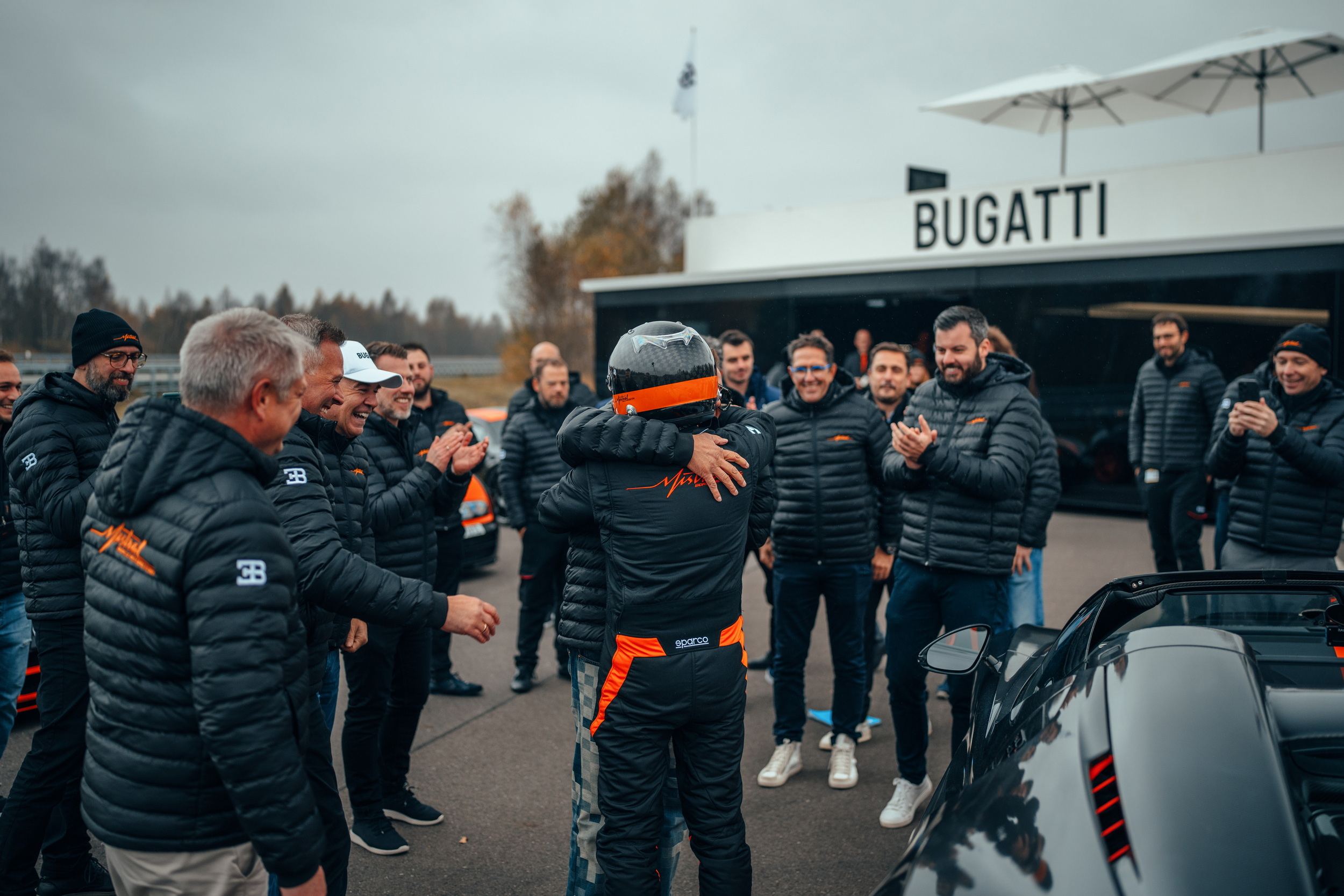 Bugatti W16 Mistral Takes Top Speed Record For Open-Top Cars Home After ...