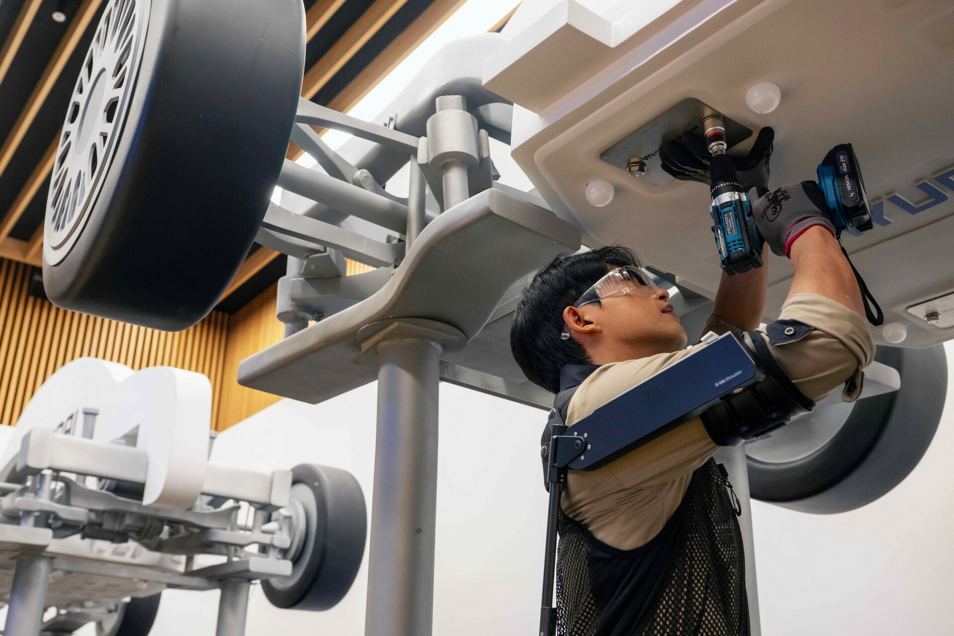 Hyundai’s Wearable Robotic Shoulder Coming To A Mechanic Near You ...