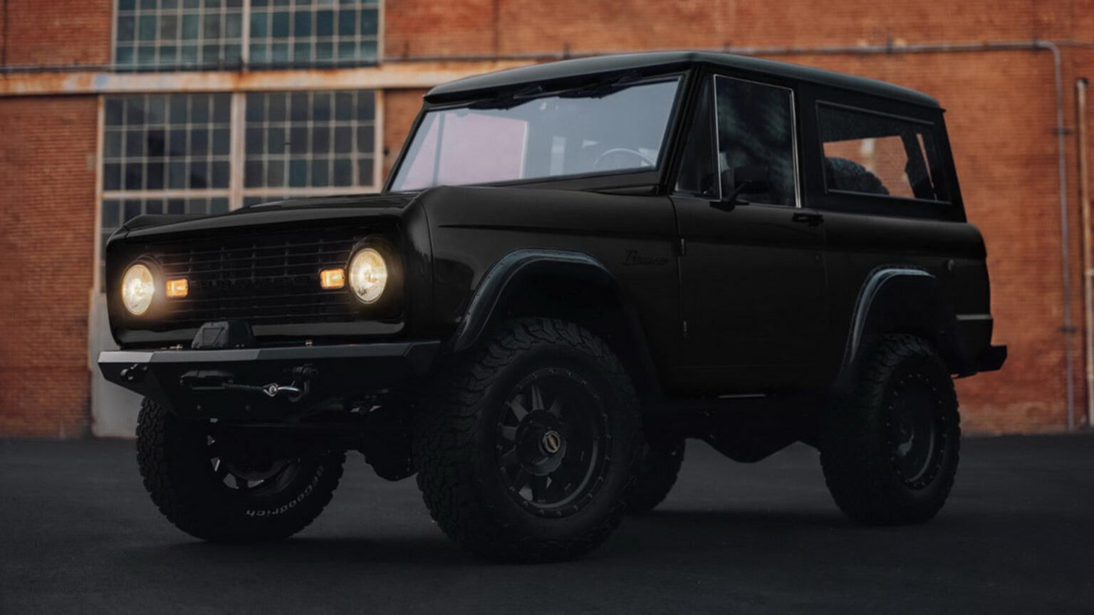 Kindred Motorworks’ Latest Bronco Restomod Is An All-Black Beast ...