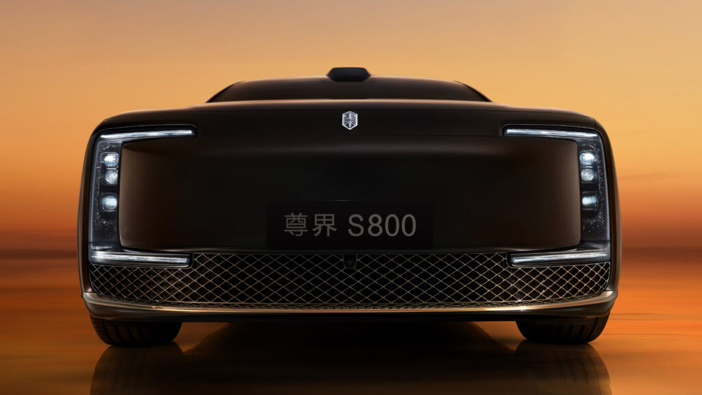 Huawei’s Maextro S800 Looks Like Someone Put A Maybach, A Rolls And A ...