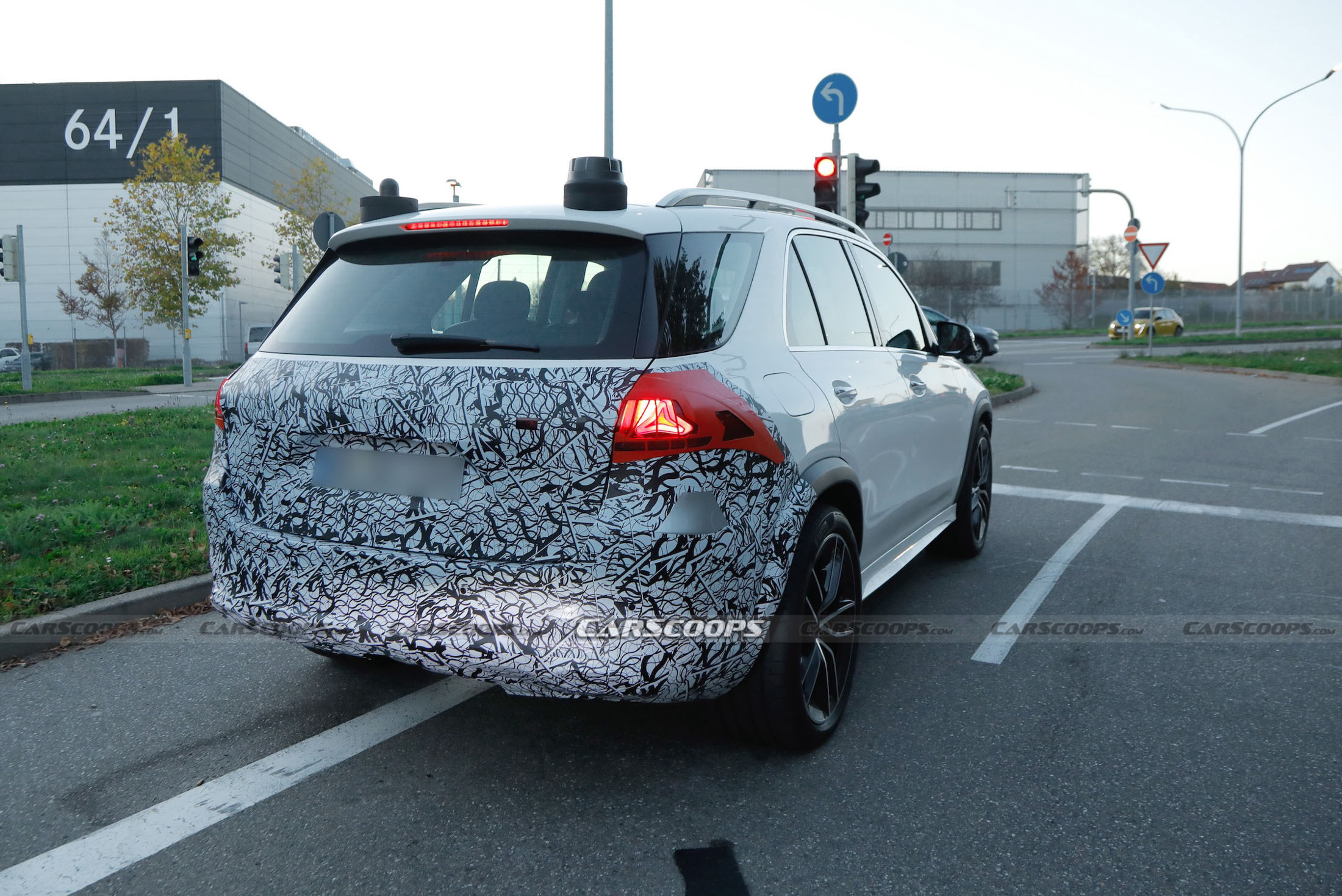 Facelifted Mercedes GLE Gains Star-Shaped Taillights | Carscoops