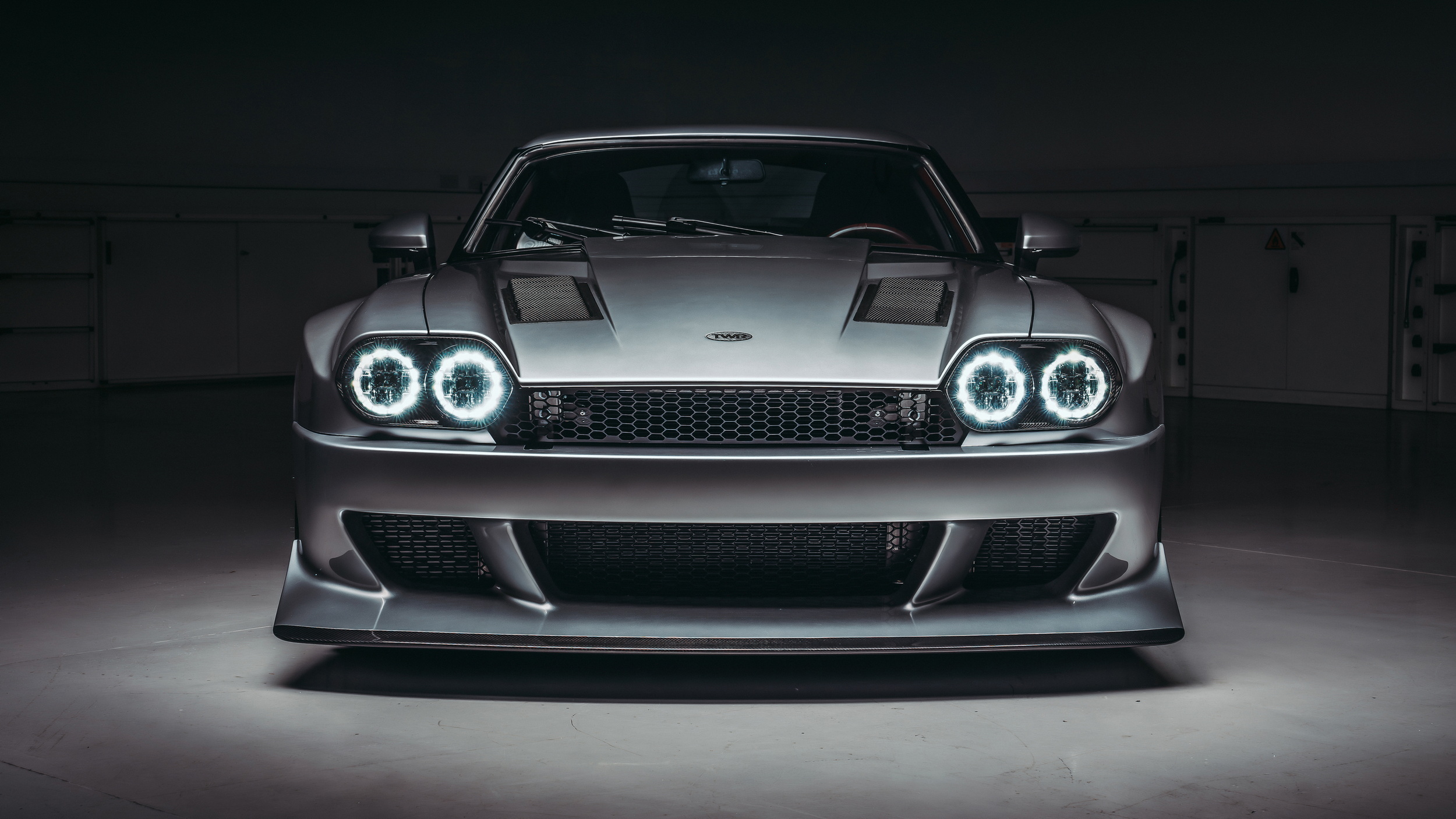 TWR Supercat Unleashes The Beast Within The Jaguar XJS With 660 HP V12 ...