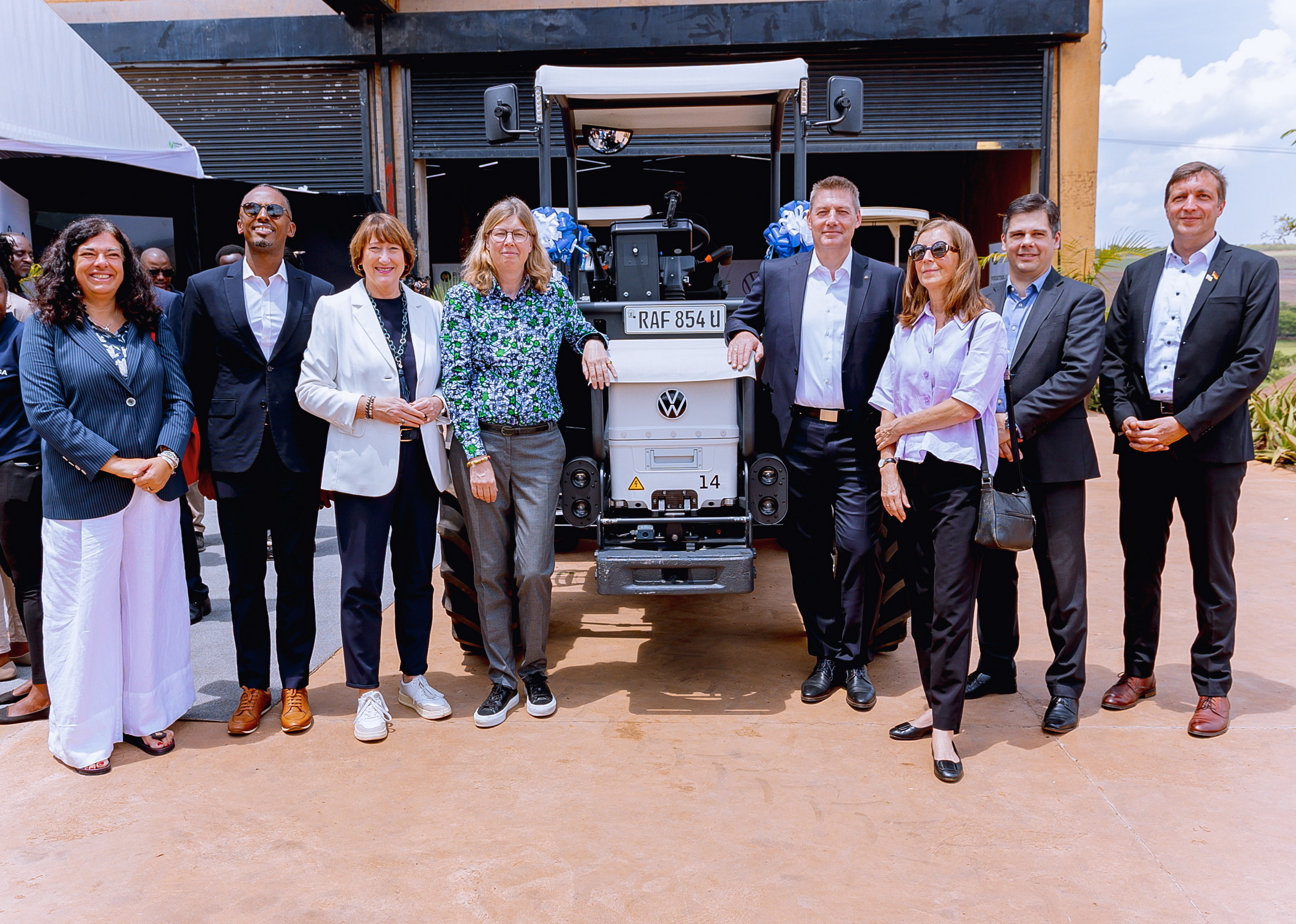 VW Brings Electric Tractors With Swappable Batteries To African Farms ...