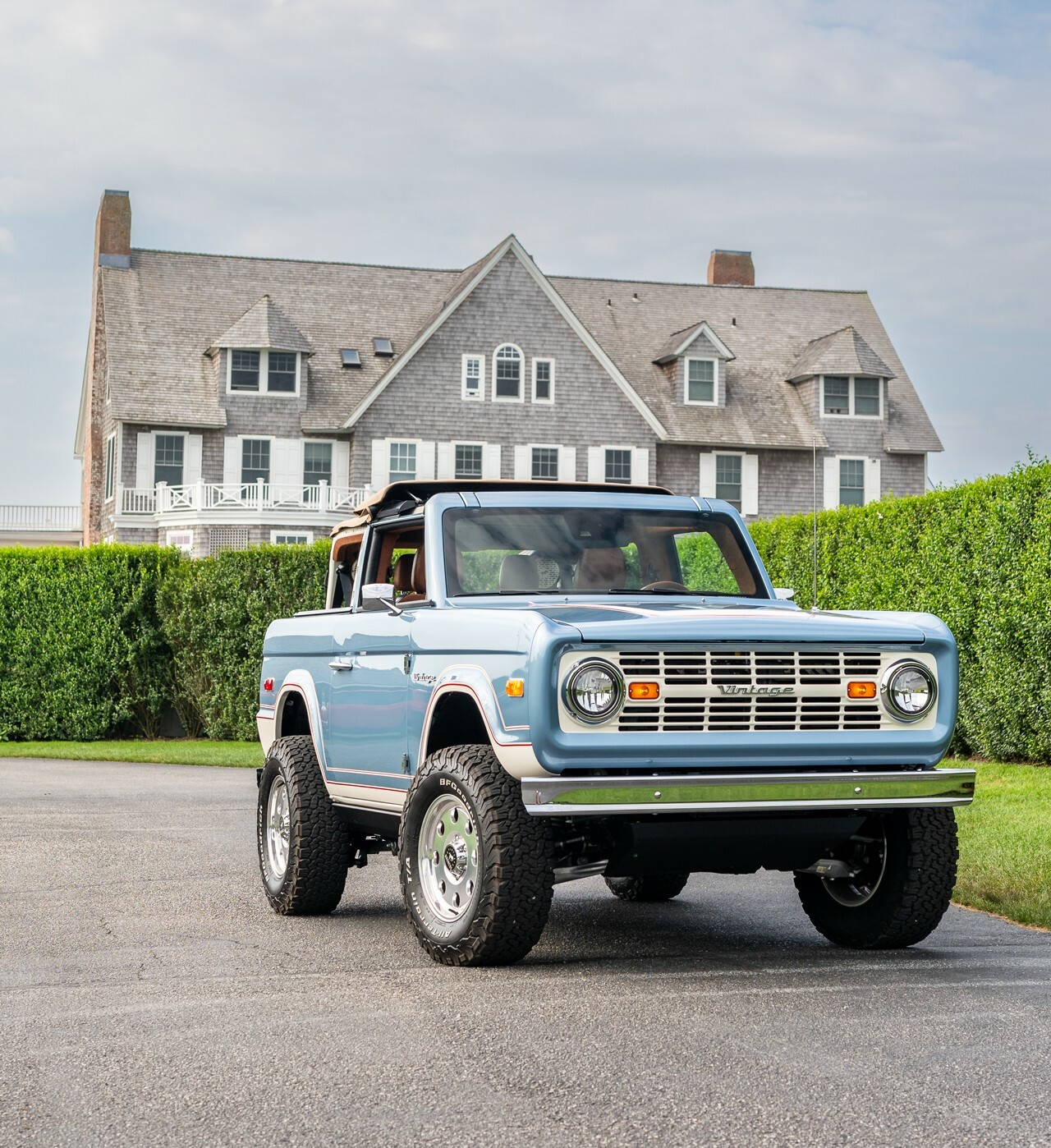 Ford Sues Vintage Tuner For Making New Broncos Look Old | Carscoops