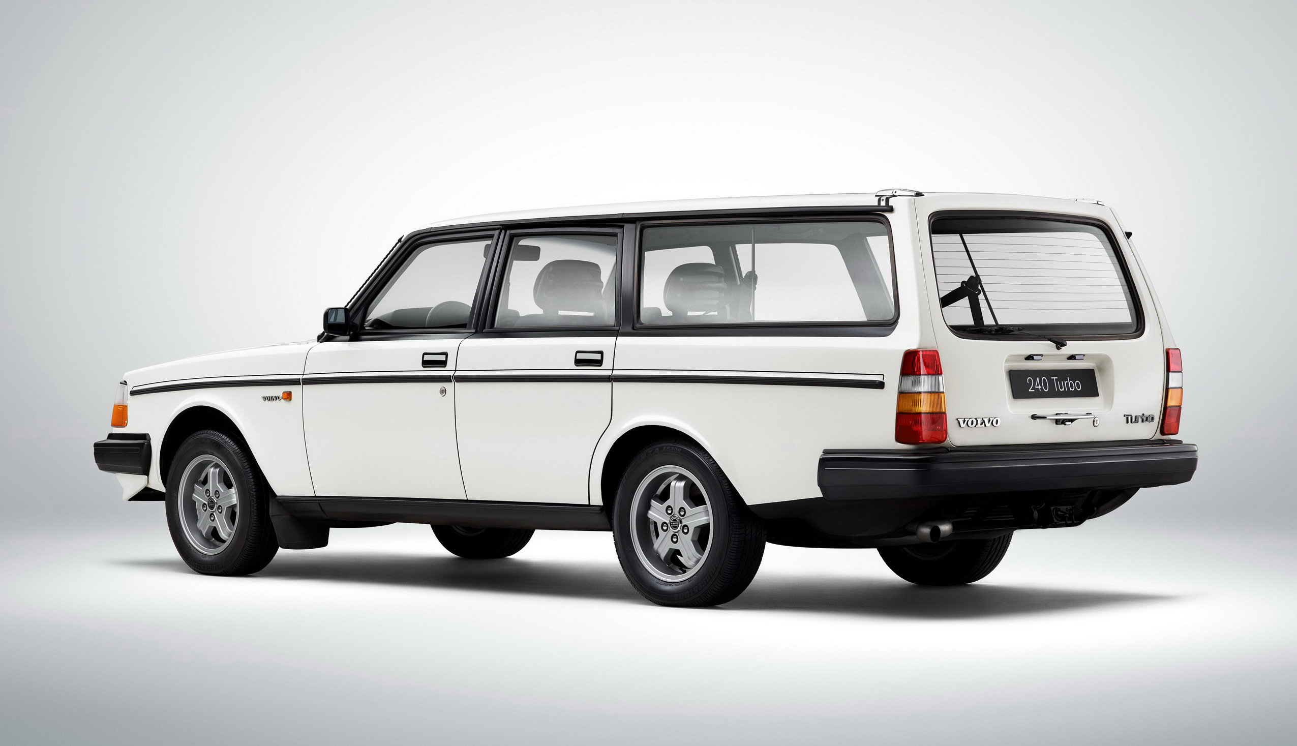 Modern Volvo 240 Design Study Proves Boxy Can Be Sexy Again | Carscoops