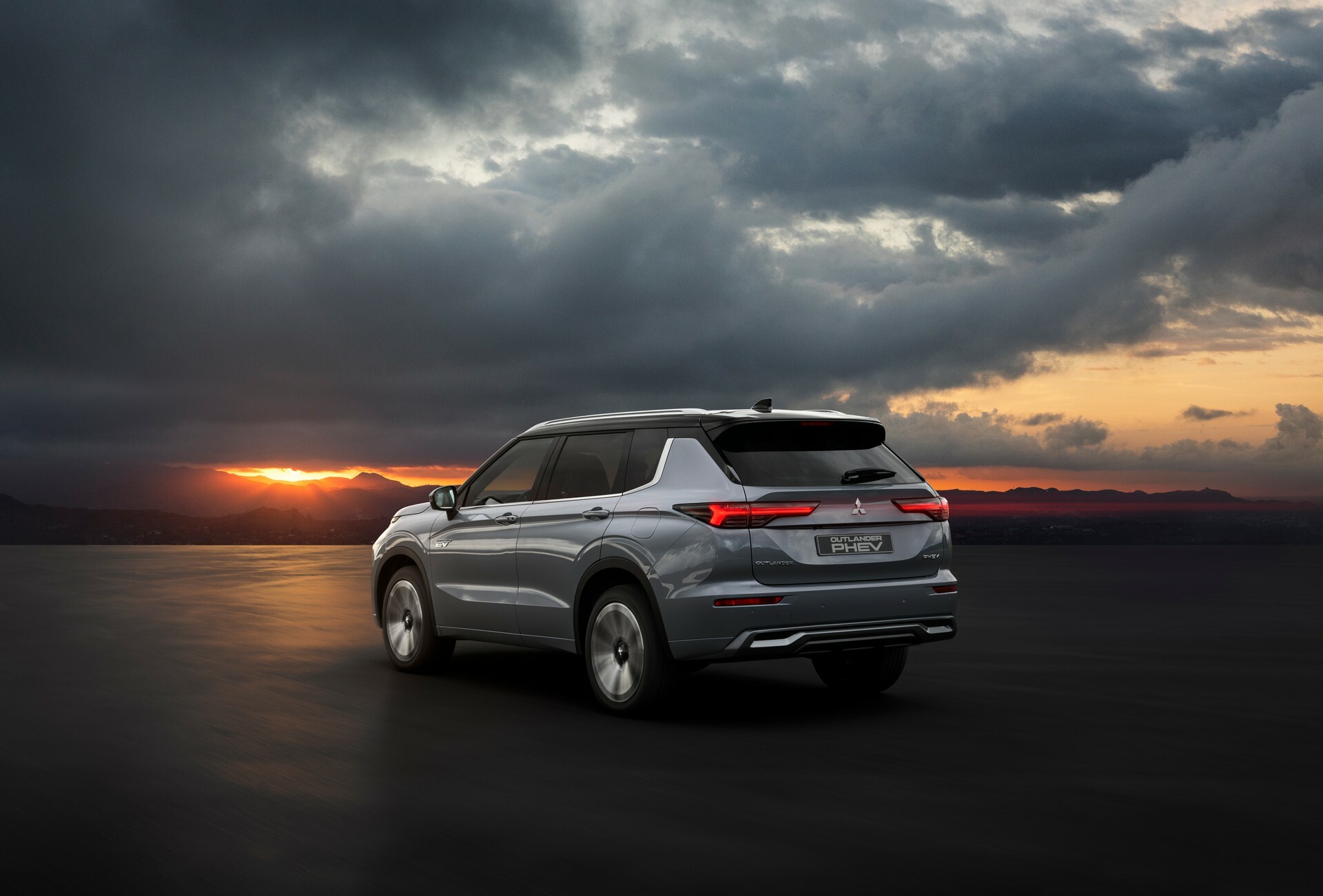 Mitsubishi’s Updated 2025 Outlander Arrives In America Early Next Year ...