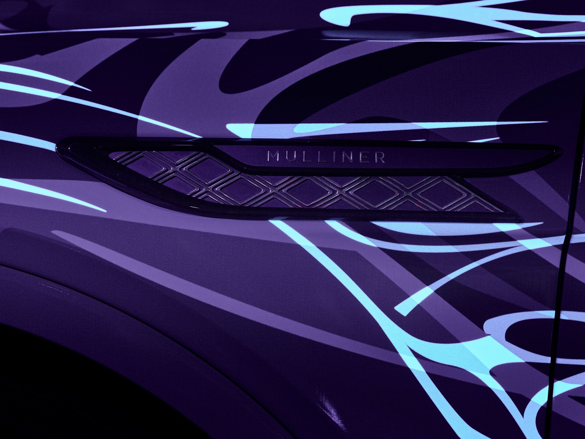 This Bentley Bentayga Has A Wrap That’s Invisible Until You Shine UV ...