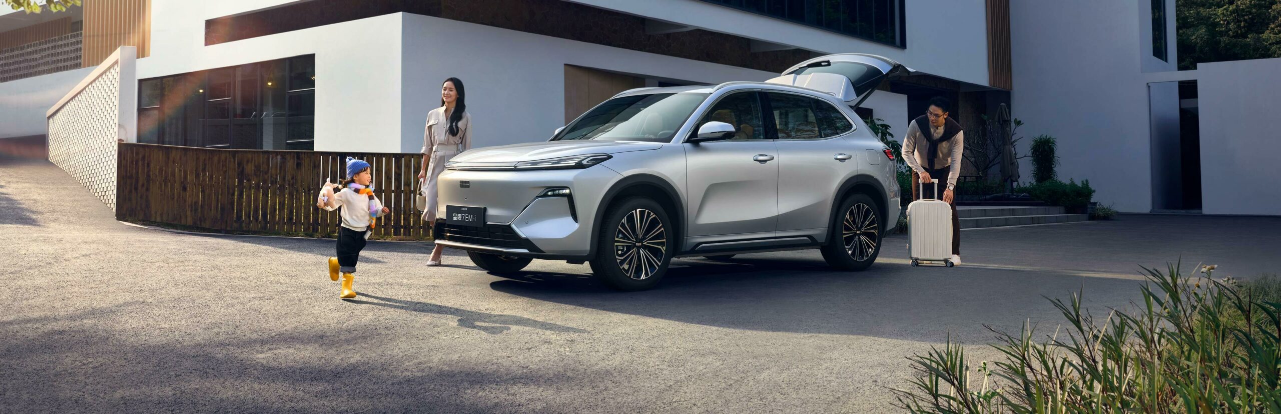 Geely’s Galaxy Starship 7 PHEV Has 882-Mile Range, Starts At Just ...