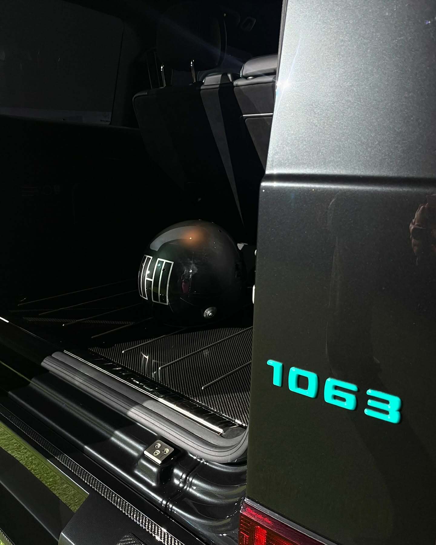 HOF’s Mercedes-AMG G63 Pays Tribute To Lewis Hamilton With Over 1,000 ...