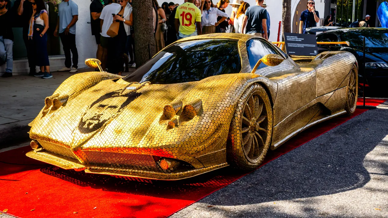 Golden Pagani The Pagani Huayra R: Motorsport Elegance Goes Under The