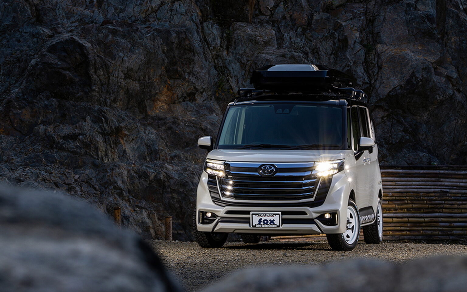Tiny Toyota Minivan Thinks It’s A Land Cruiser And We’re Weirdly Into ...