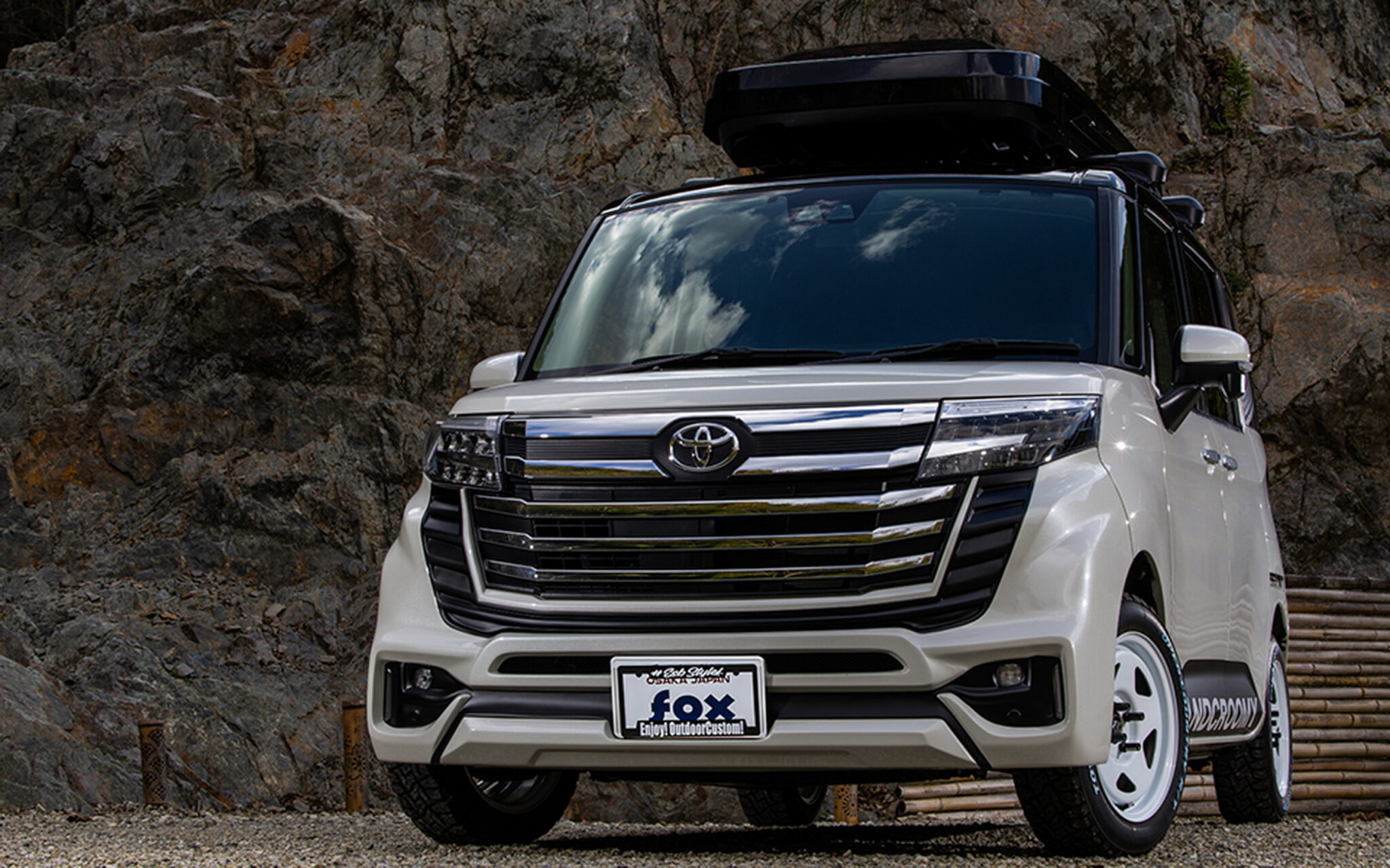 Tiny Toyota Minivan Thinks It’s A Land Cruiser And We’re Weirdly Into ...