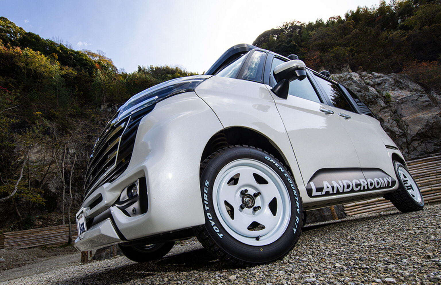 Tiny Toyota Minivan Thinks It’s A Land Cruiser And We’re Weirdly Into ...