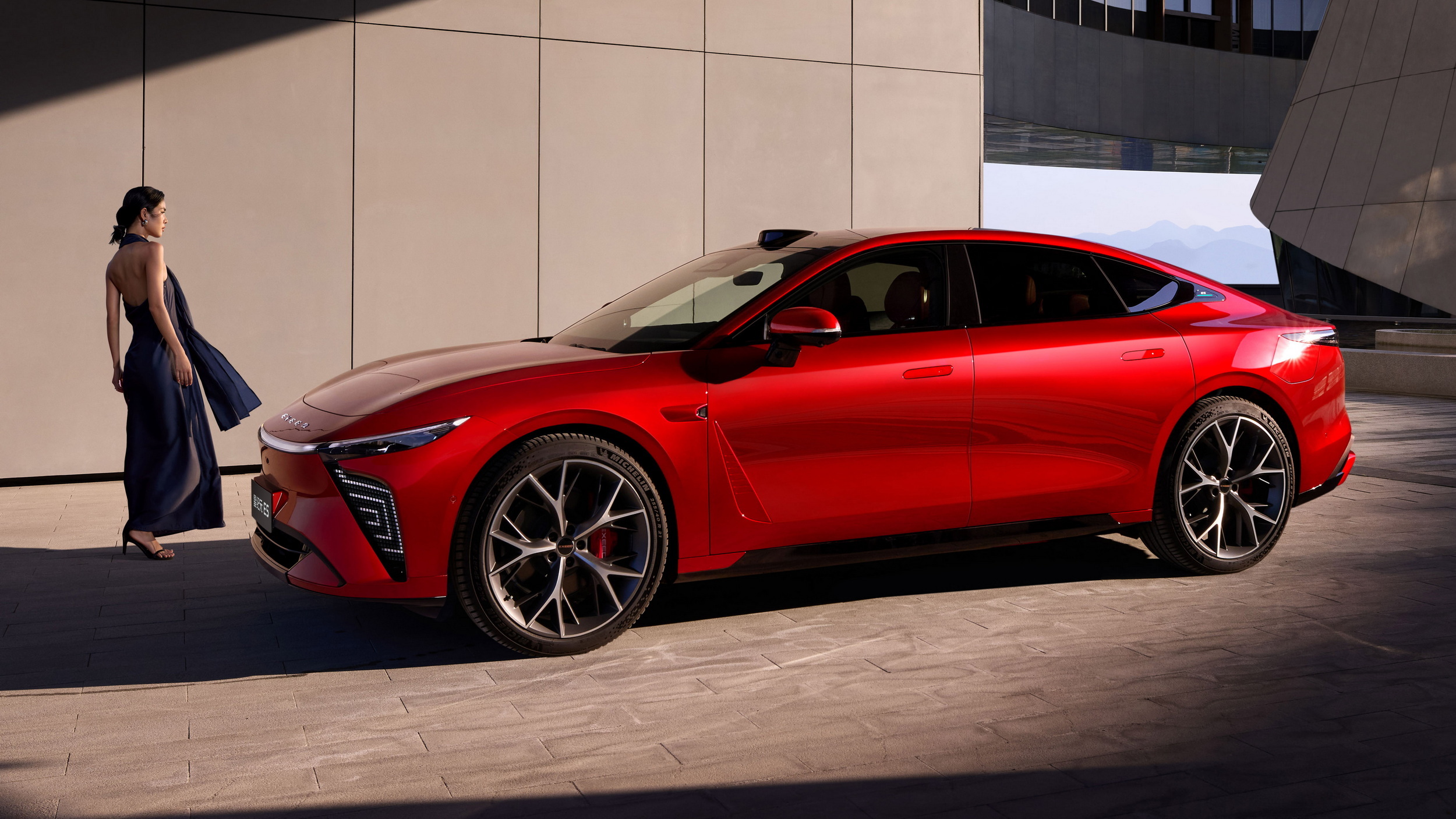 See What Happens When Two Cars Hit A Chinese EV At 60KM/H In Triple ...