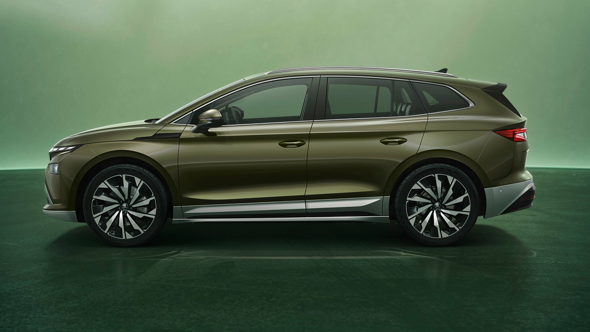 2025 Skoda Enyaq Facelift Boasts New Looks And Up To 365 Miles On A ...
