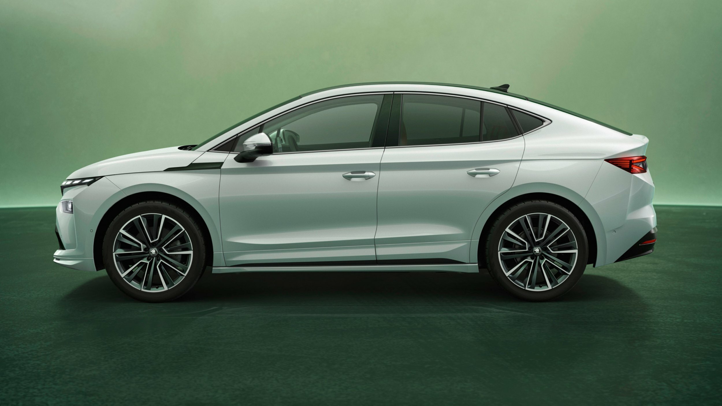 2025 Skoda Enyaq Facelift Boasts New Looks And Up To 365 Miles On A ...
