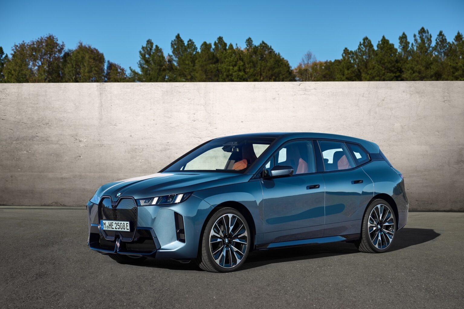 BMW Bumps 2026 iX Driving Range Up To 364 Miles | Carscoops