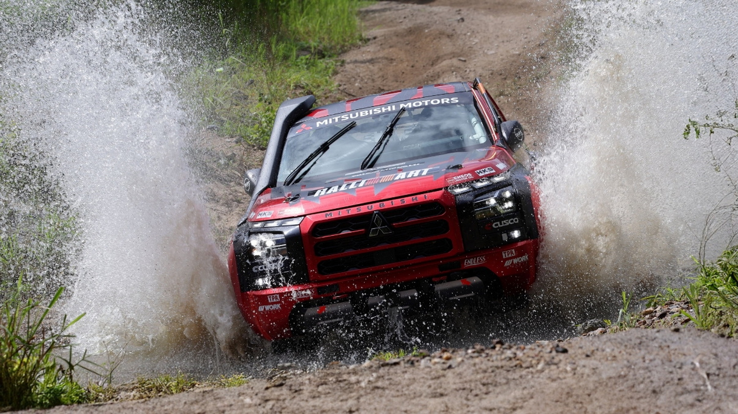 Mitsubishi Outlander PHEV Night Seeker Concept Is Inspired By Metal ...