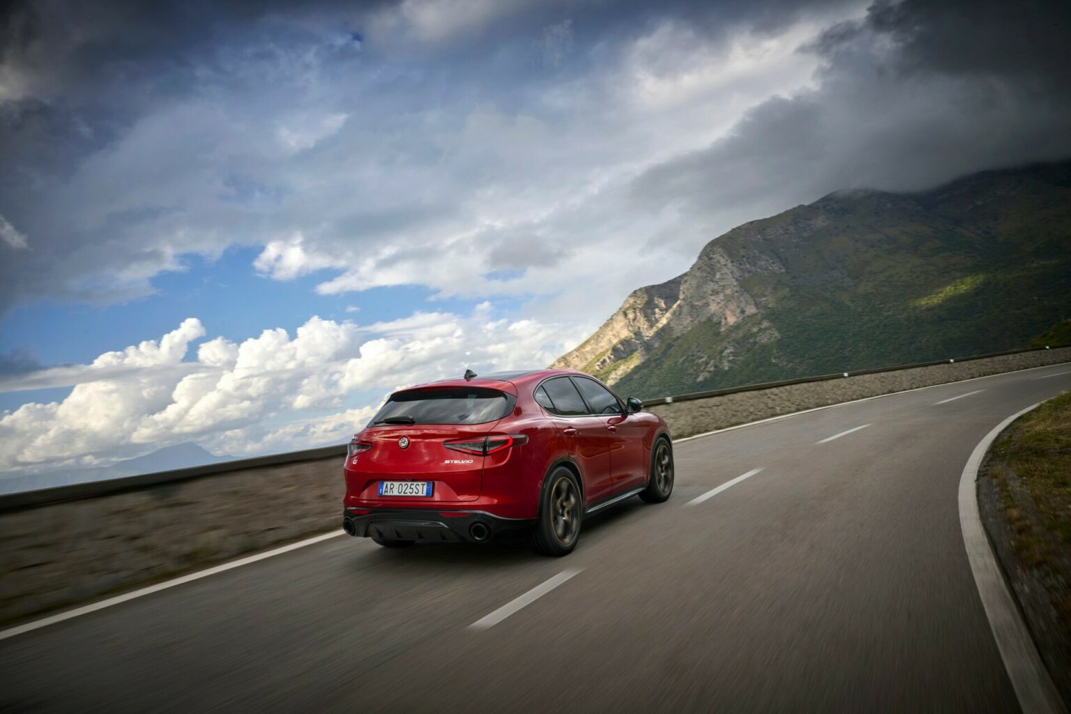 2025 Alfa Romeo Intensa Lineup Thinks You Can’t Have Too Much Gold Trim ...