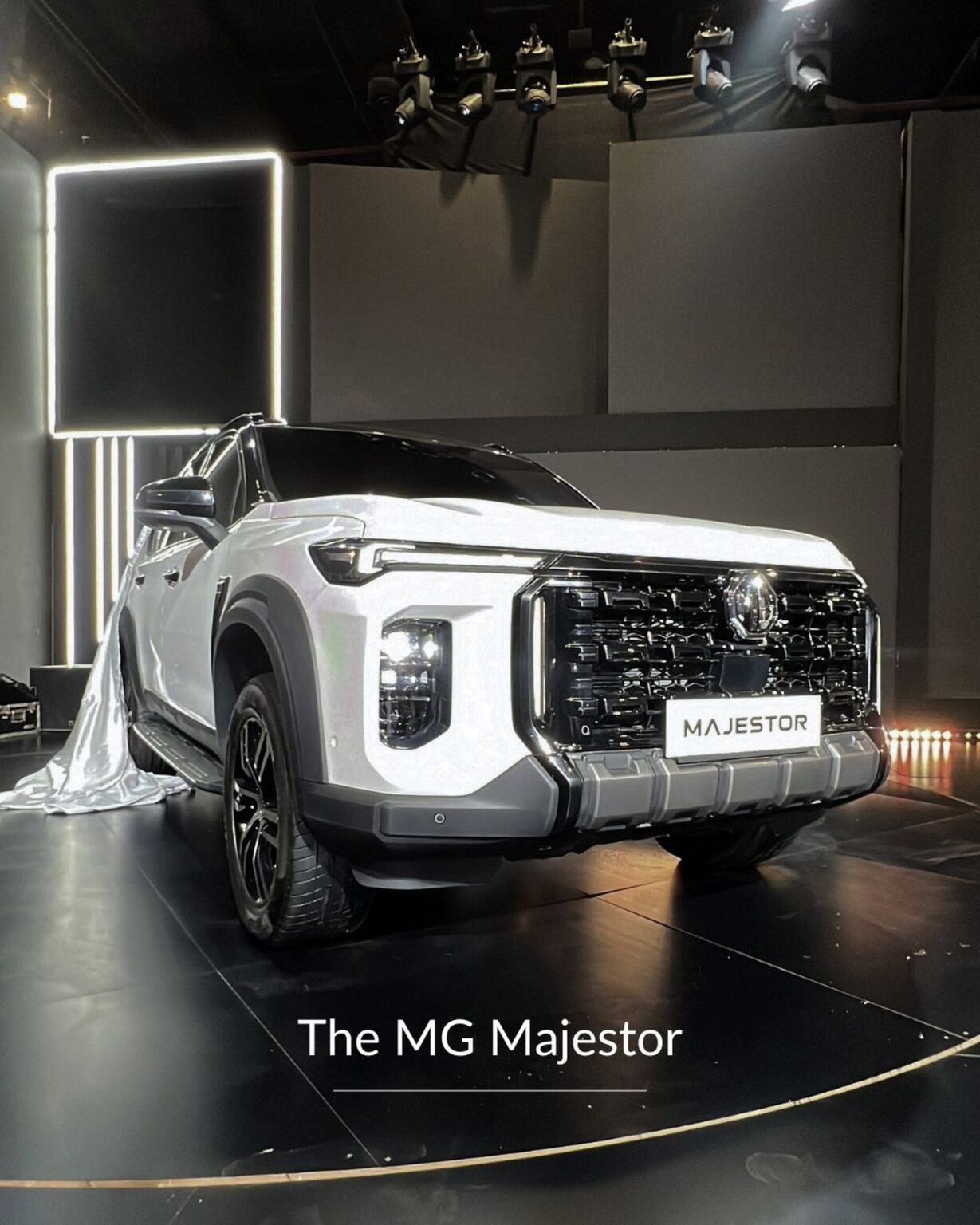MG Majestor Is A Flagship SUV With Rugged Looks And A Ladder-Frame ...