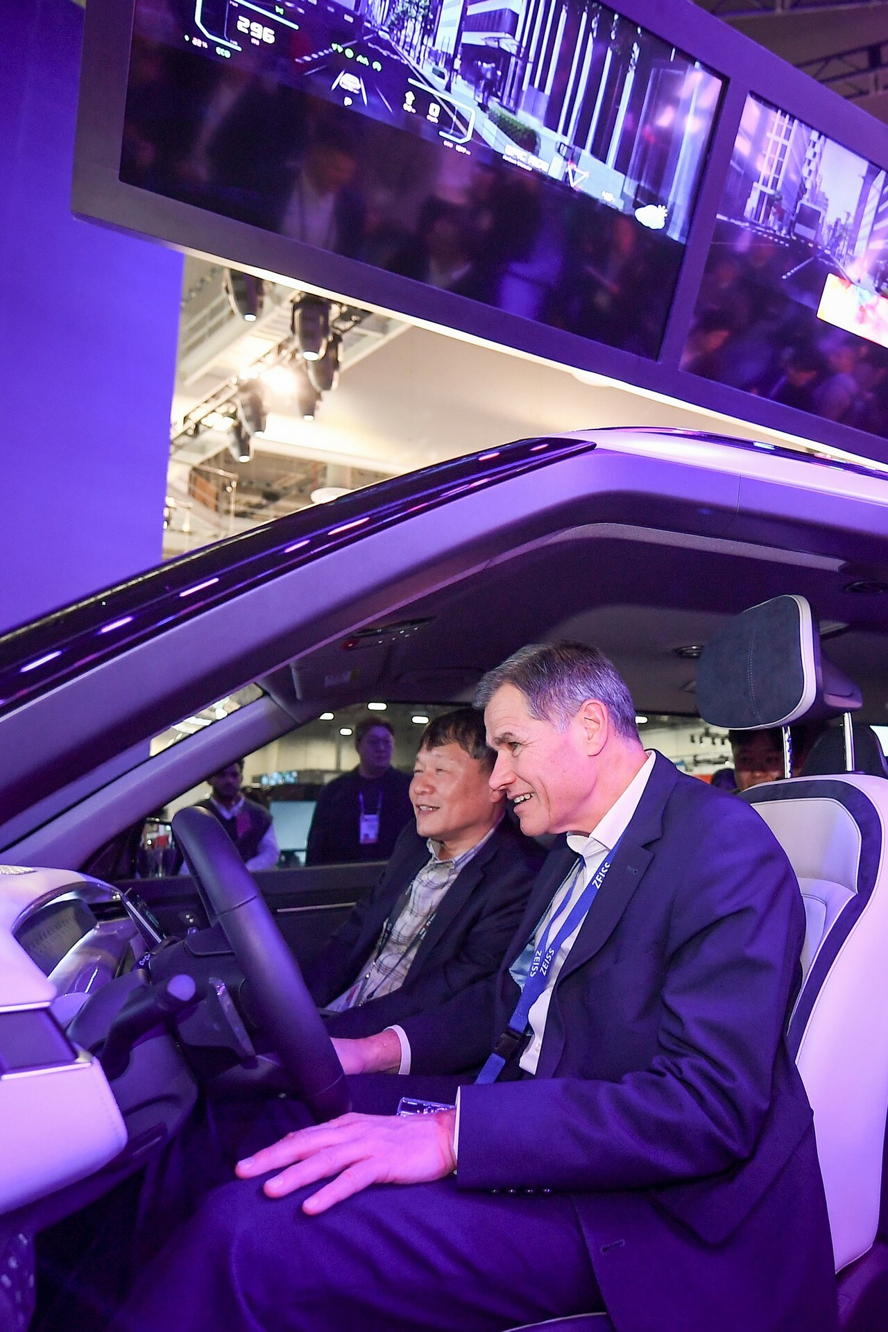 Hyundai Mobis Shows BMW How It’s Done With Holographic Heads-Up Display ...