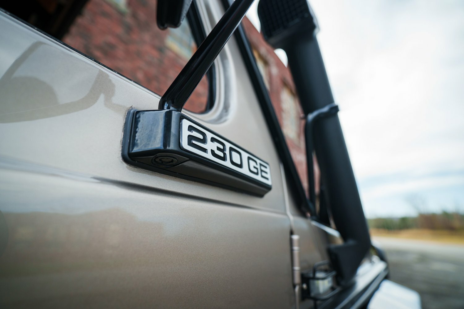 Rusty Old Mercedes G-Wagen Turned Into A Retro-Modern Off-Roader ...