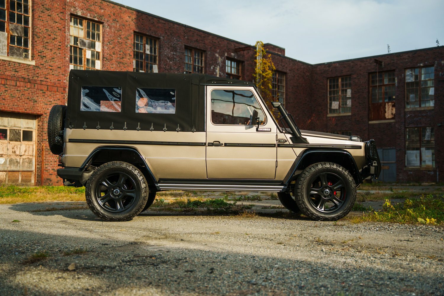 Rusty Old Mercedes G-Wagen Turned Into A Retro-Modern Off-Roader ...