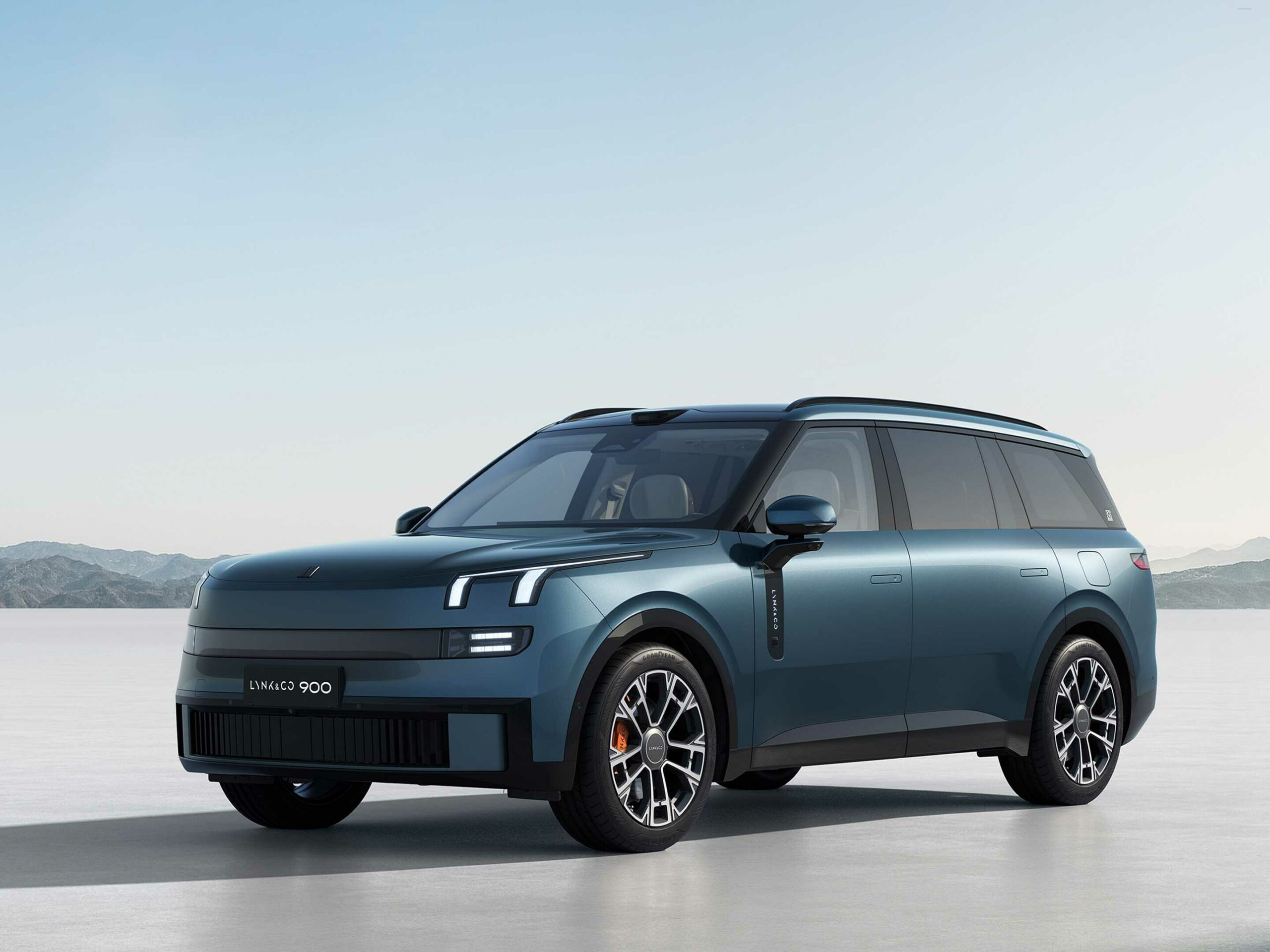 Lynk & Co’s 900 Plug-In Hybrid SUV Has Two 30-Inch 6K Screens And Up To 845 HP | Carscoops